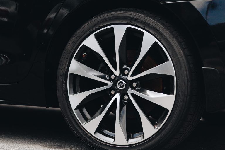 Guía completa: Cómo limpiar las llantas de tu coche de forma efectiva – SaberLimpiar.com